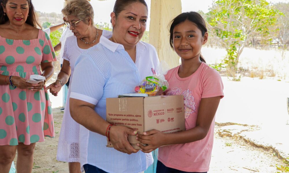 Presidente Javier Aguilar y su esposa Elsa Judith Guerrero entregan ...