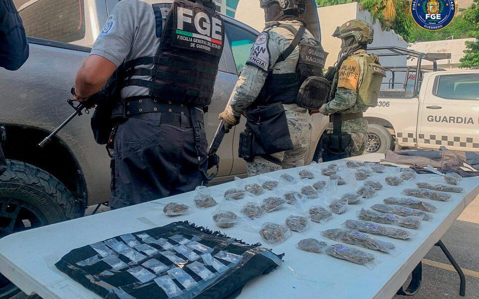 FGE Guerrero, Ejército Mexicano, Policía Estatal y GN aseguran presunta droga y un vehículo en ...